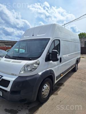 White Peugeot Boxer 2014 in Riga, with an engine capacity of 3.00 L and mileage of 196 thousand km for 4200 €, photo 3 on AUTOMOTO.COM.LV