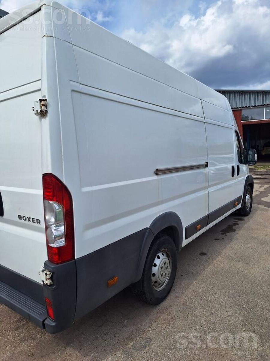 White Peugeot Boxer 2014 in Riga, with an engine capacity of 3.00 L and mileage of 196 thousand km for 4200 €, photo 4 on AUTOMOTO.COM.LV