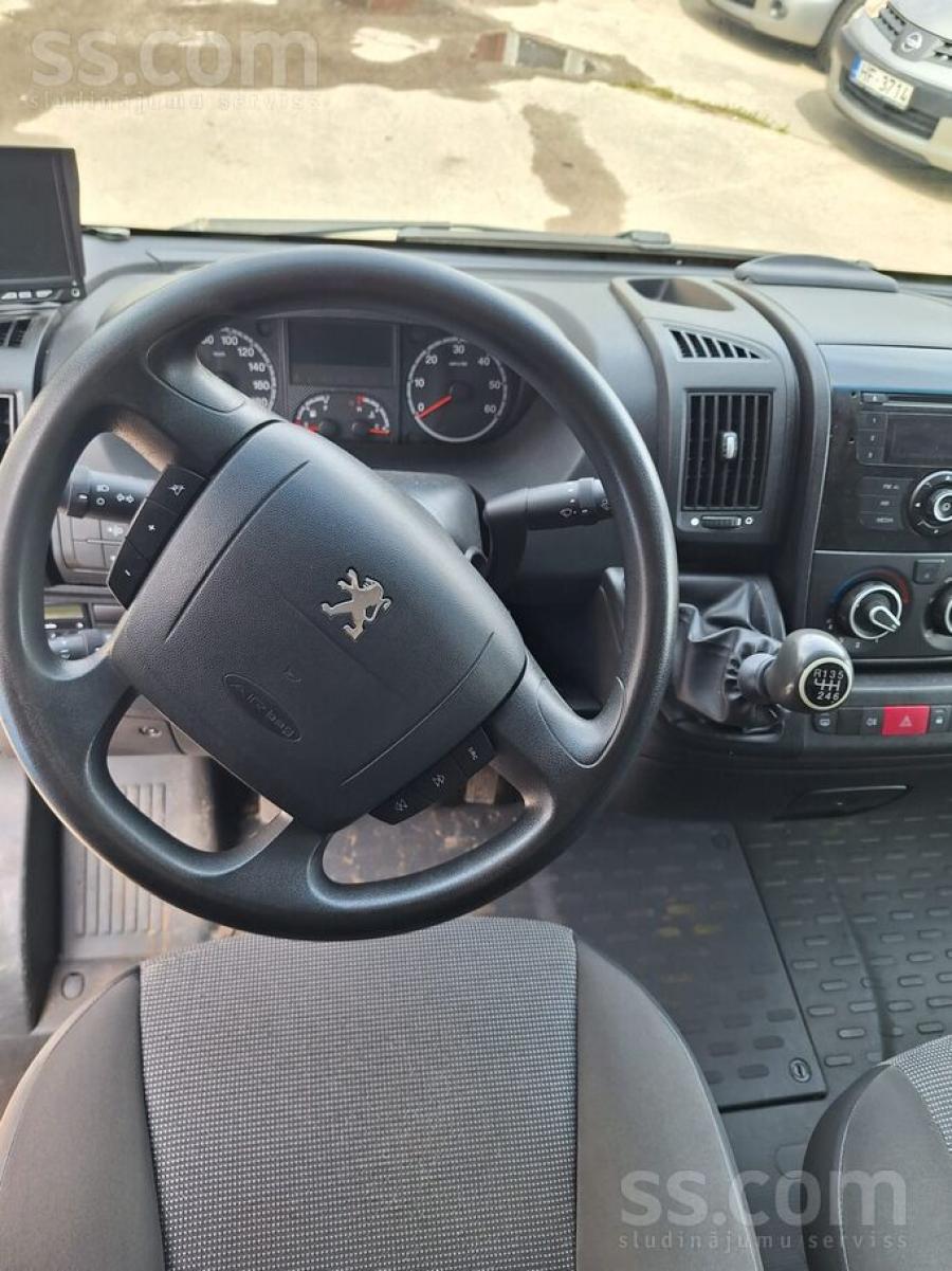 White Peugeot Boxer 2014 in Riga, with an engine capacity of 3.00 L and mileage of 196 thousand km for 4200 €, photo 17 on AUTOMOTO.COM.LV