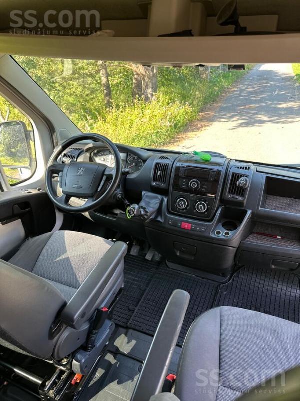 White Peugeot Boxer 2014 in Limbazi, with an engine capacity of 2.20 L and mileage of 342 thousand km for 9800 €, photo 4 on AUTOMOTO.COM.LV