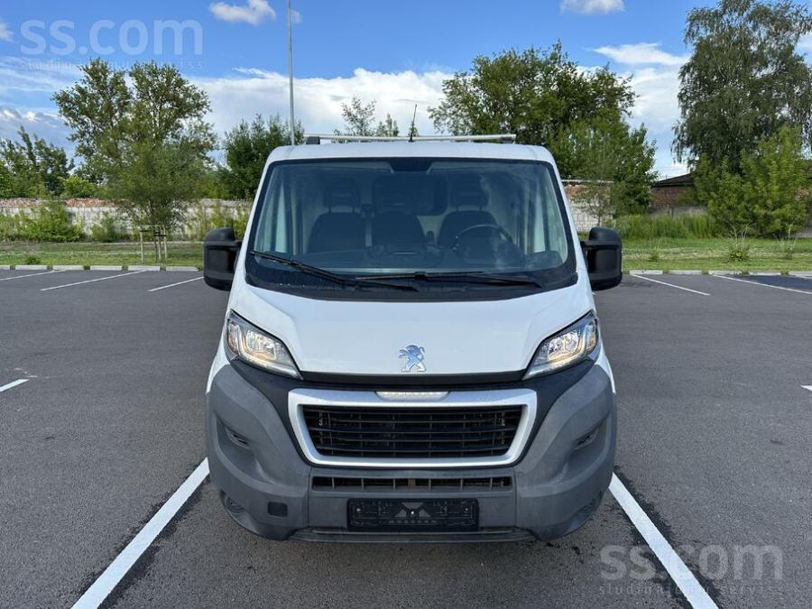 White Peugeot Boxer 2014 in Jelgava, with an engine capacity of 2.20 L and mileage of 203 thousand km for 6750 €, photo 4 on AUTOMOTO.COM.LV