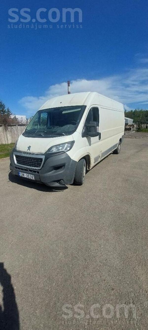 White Peugeot Boxer 2015 in Talsi, with an engine capacity of 2.20 L and mileage of 650 thousand km for 2100 €, photo 1 on AUTOMOTO.COM.LV