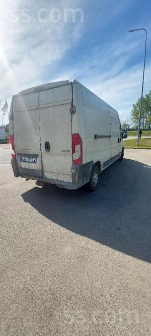 White Peugeot Boxer 2015 in Talsi, with an engine capacity of 2.20 L and mileage of 650 thousand km for 2100 €, photo 4 on AUTOMOTO.COM.LV