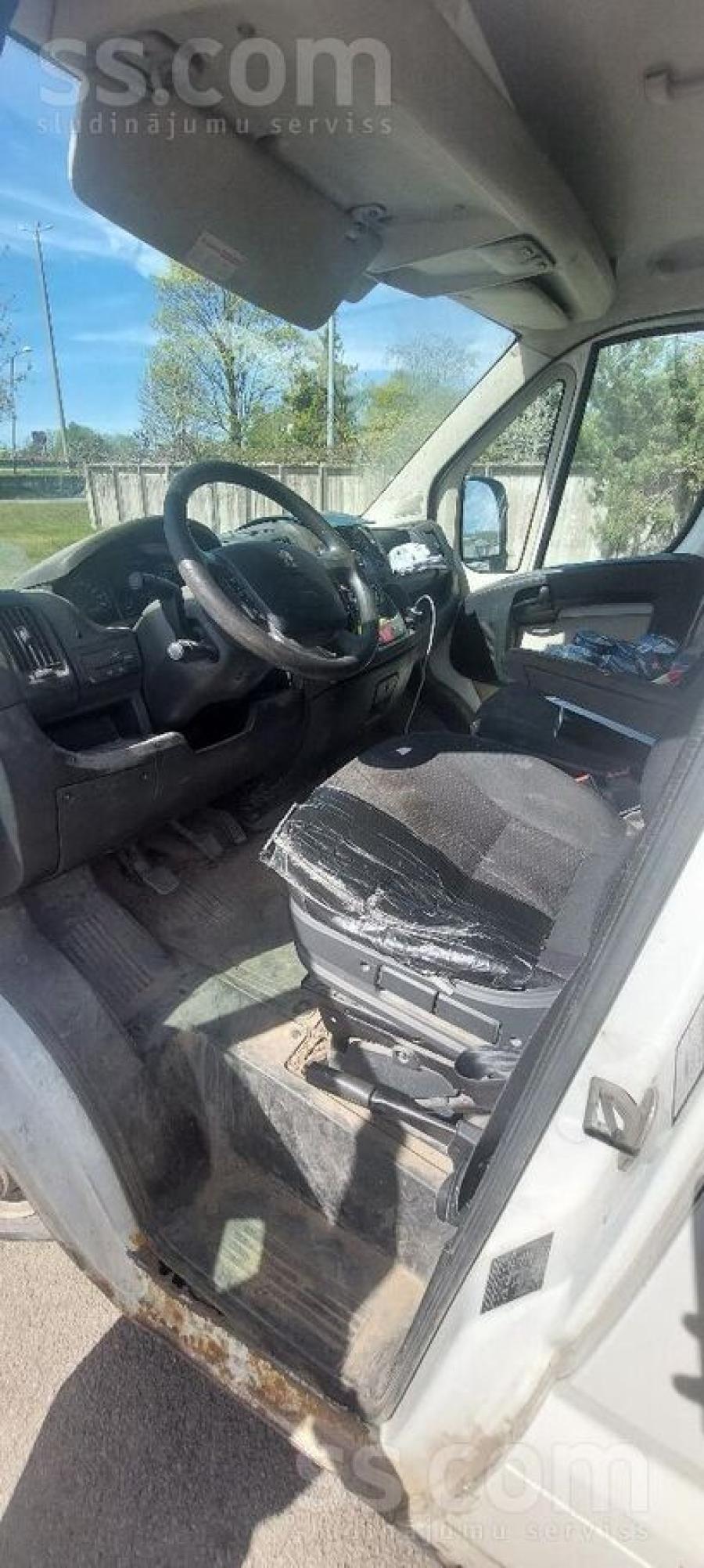 White Peugeot Boxer 2015 in Talsi, with an engine capacity of 2.20 L and mileage of 650 thousand km for 2100 €, photo 6 on AUTOMOTO.COM.LV