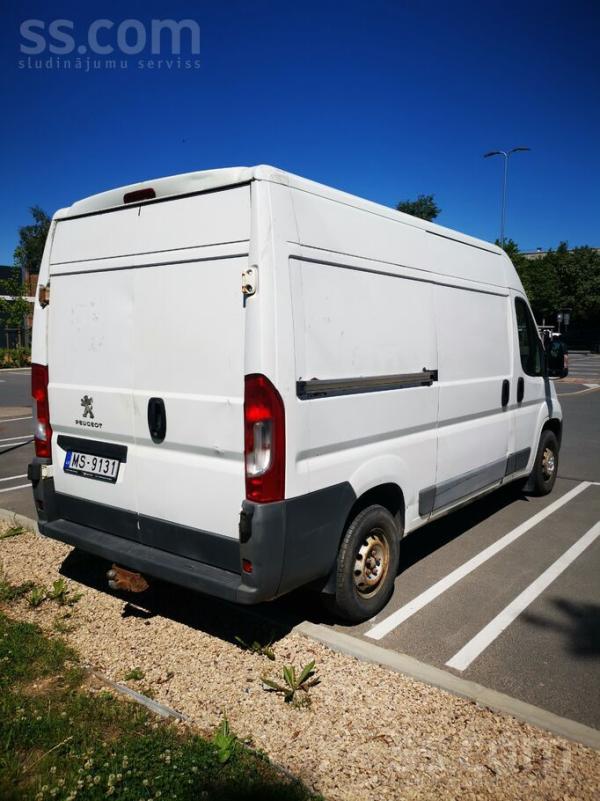 White Peugeot Boxer 2016 in Riga, with an engine capacity of 2.00 L and mileage of 272 thousand km for 9680 €, photo 5 on AUTOMOTO.COM.LV