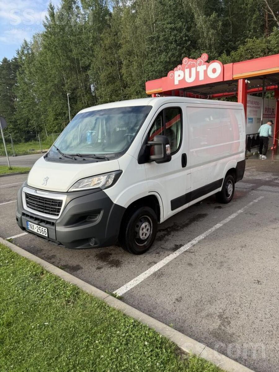 White Peugeot Boxer 2018 in Riga, with an engine capacity of 2.00 L and mileage of 249 thousand km for 7250 €, photo 1 on AUTOMOTO.COM.LV
