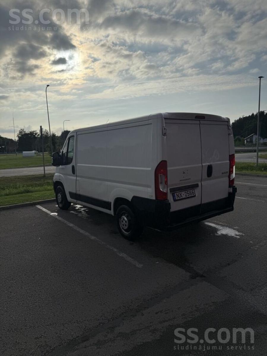 White Peugeot Boxer 2018 in Riga, with an engine capacity of 2.00 L and mileage of 249 thousand km for 7250 €, photo 4 on AUTOMOTO.COM.LV
