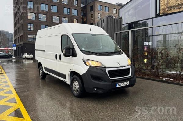 White Peugeot Boxer 2018 in Riga, with an engine capacity of 2.00 L and mileage of 174 thousand km for 7986 €, photo 8 on AUTOMOTO.COM.LV