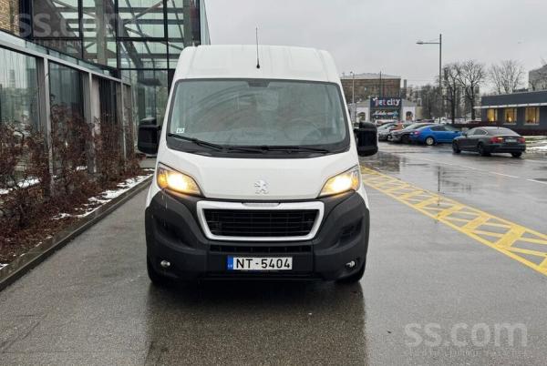 White Peugeot Boxer 2018 in Riga, with an engine capacity of 2.00 L and mileage of 174 thousand km for 7986 €, photo 9 on AUTOMOTO.COM.LV