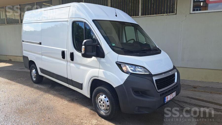 White Peugeot Boxer 2018 in Ogre, with an engine capacity of 2.00 L and mileage of 195 thousand km for 9550 €, photo 1 on AUTOMOTO.COM.LV