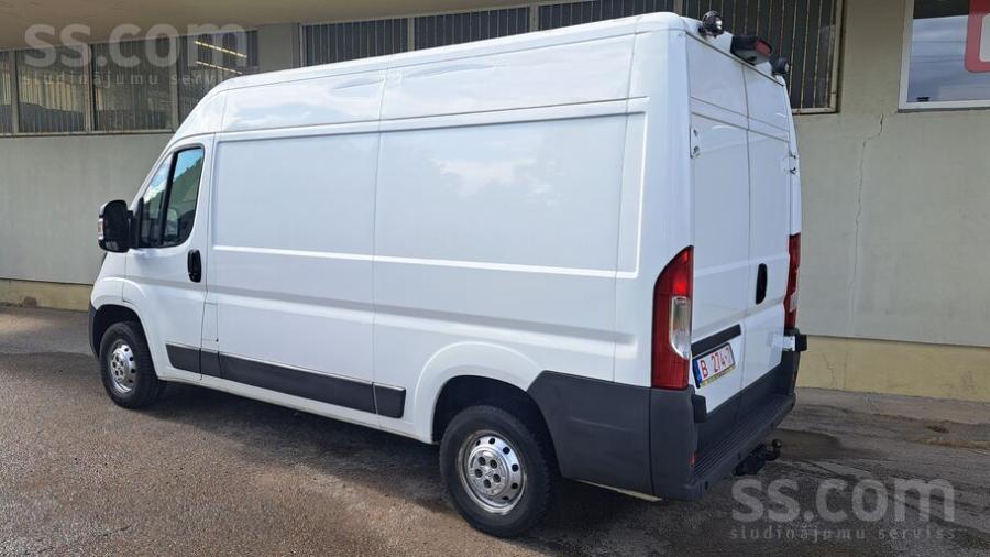 White Peugeot Boxer 2018 in Ogre, with an engine capacity of 2.00 L and mileage of 195 thousand km for 9550 €, photo 3 on AUTOMOTO.COM.LV