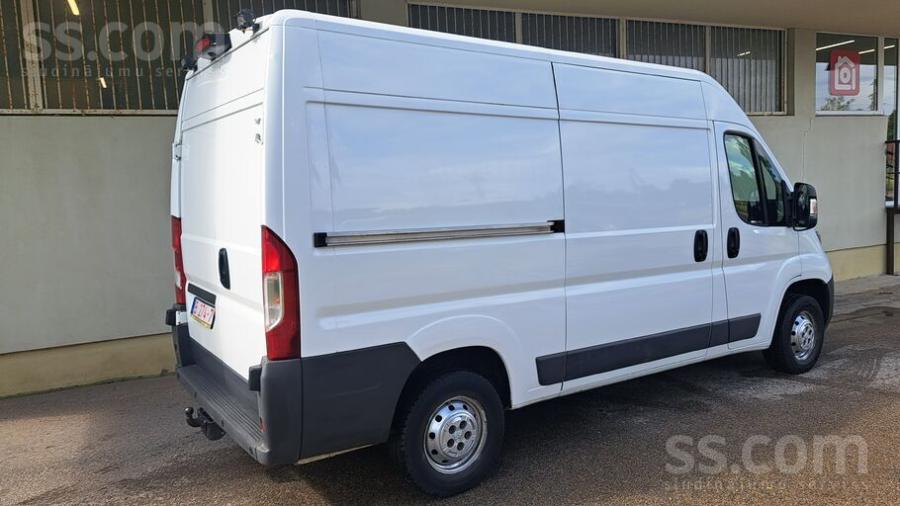 White Peugeot Boxer 2018 in Ogre, with an engine capacity of 2.00 L and mileage of 195 thousand km for 9550 €, photo 5 on AUTOMOTO.COM.LV