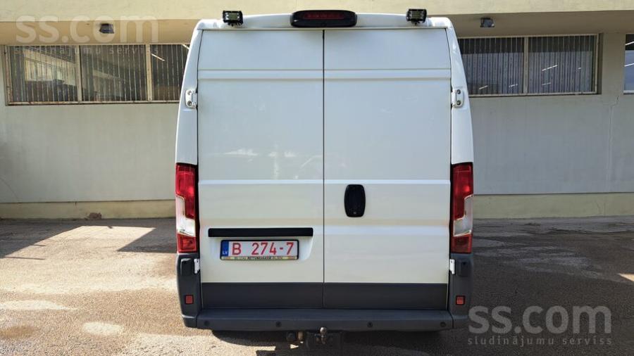 White Peugeot Boxer 2018 in Ogre, with an engine capacity of 2.00 L and mileage of 195 thousand km for 9550 €, photo 8 on AUTOMOTO.COM.LV