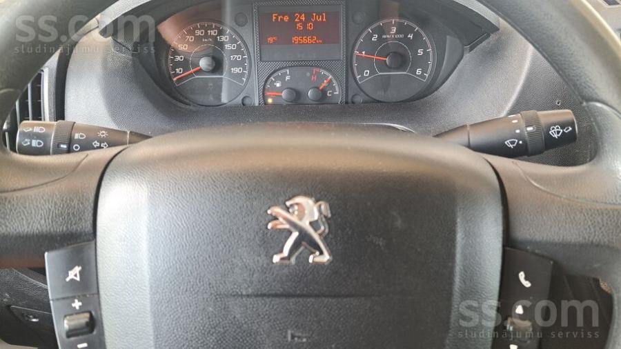 White Peugeot Boxer 2018 in Ogre, with an engine capacity of 2.00 L and mileage of 195 thousand km for 9550 €, photo 18 on AUTOMOTO.COM.LV