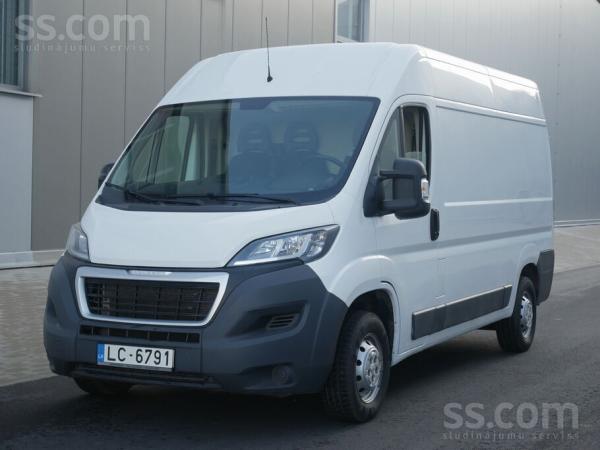 White Peugeot Boxer 2018 in Riga, with an engine capacity of 2.00 L and mileage of 205 thousand km for 7900 €, photo 4 on AUTOMOTO.COM.LV