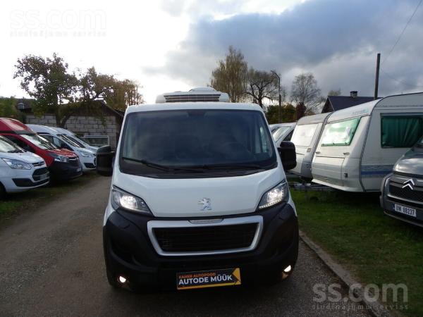White Peugeot Boxer 2018 in Valka, with an engine capacity of 2.20 L and mileage of 216 thousand km for 9900 €, photo 4 on AUTOMOTO.COM.LV