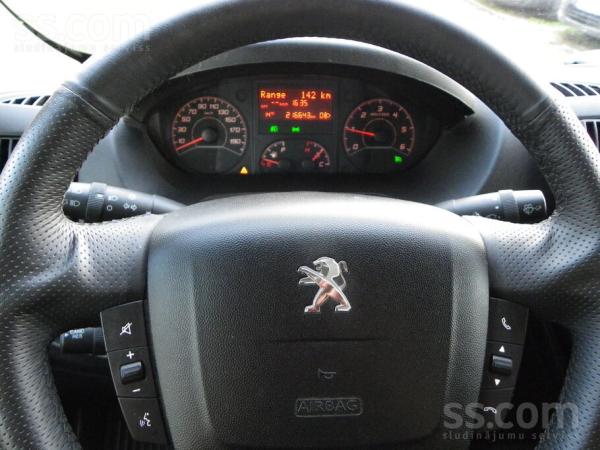 White Peugeot Boxer 2018 in Valka, with an engine capacity of 2.20 L and mileage of 216 thousand km for 9900 €, photo 10 on AUTOMOTO.COM.LV