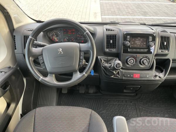 White Peugeot Boxer 2019 in Riga, with an engine capacity of 2.20 L and mileage of 130 thousand km for 13300 €, photo 6 on AUTOMOTO.COM.LV
