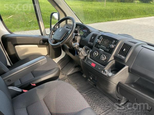 White Peugeot Boxer 2019 in Riga, with an engine capacity of 2.20 L and mileage of 130 thousand km for 13300 €, photo 7 on AUTOMOTO.COM.LV