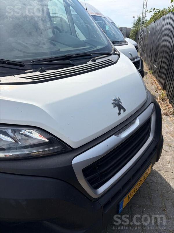 White Peugeot Boxer 2019 in Liepaja, with an engine capacity of 2.00 L and mileage of 216 thousand km for 9500 €, photo 4 on AUTOMOTO.COM.LV