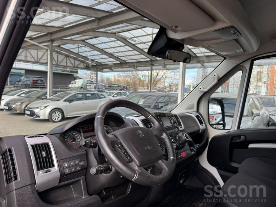 White Peugeot Boxer 2020 in Riga, with an engine capacity of 2.20 L and mileage of 164 thousand km for 14950 €, photo 6 on AUTOMOTO.COM.LV