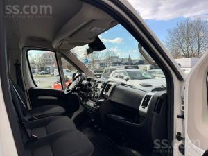 White Peugeot Boxer 2020 in Riga, with an engine capacity of 2.20 L and mileage of 164 thousand km for 14950 €, photo 7 on AUTOMOTO.COM.LV