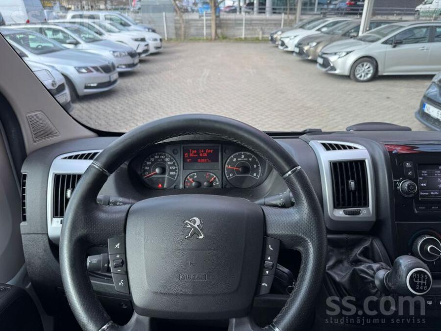 White Peugeot Boxer 2020 in Riga, with an engine capacity of 2.20 L and mileage of 164 thousand km for 14950 €, photo 9 on AUTOMOTO.COM.LV