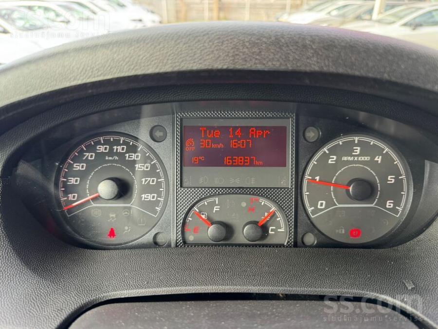 White Peugeot Boxer 2020 in Riga, with an engine capacity of 2.20 L and mileage of 164 thousand km for 14950 €, photo 10 on AUTOMOTO.COM.LV