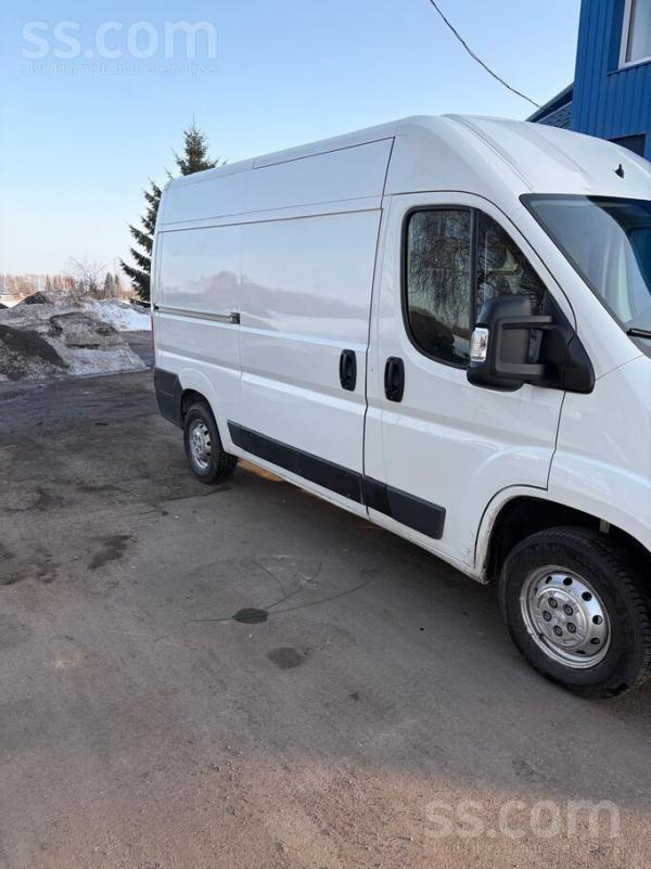 White Peugeot Boxer 2020 in Riga, with an engine capacity of 2.20 L and mileage of 270 thousand km for 8890 €, photo 3 on AUTOMOTO.COM.LV