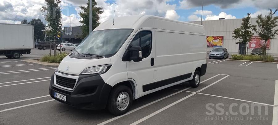 White Peugeot Boxer 2021 in Riga, with an engine capacity of 2.20 L and mileage of 155 thousand km for 12100 €, photo 4 on AUTOMOTO.COM.LV