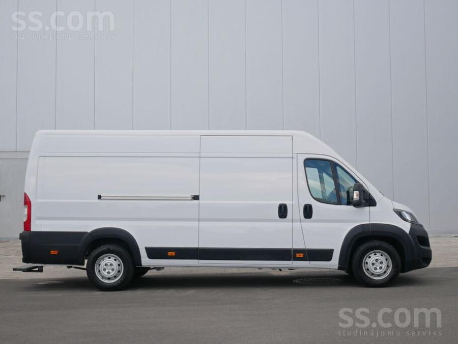White Peugeot Boxer 2021 in Riga, with an engine capacity of 2.20 L and mileage of 242 thousand km for 11900 €, photo 4 on AUTOMOTO.COM.LV