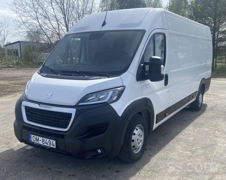 White Peugeot Boxer 2022 in Dobele, with an engine capacity of 2.20 L and mileage of 198 thousand km for 13900 €, photo 1 on AUTOMOTO.COM.LV