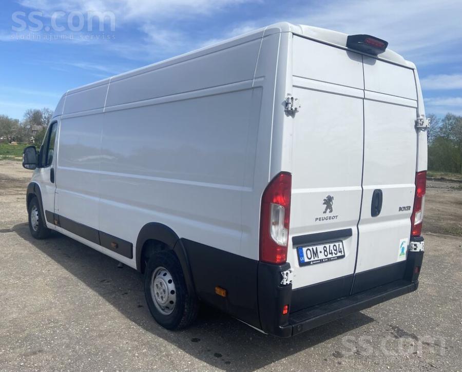 White Peugeot Boxer 2022 in Dobele, with an engine capacity of 2.20 L and mileage of 198 thousand km for 13900 €, photo 3 on AUTOMOTO.COM.LV