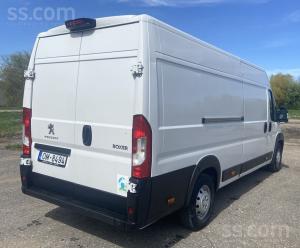 White Peugeot Boxer 2022 in Dobele, with an engine capacity of 2.20 L and mileage of 198 thousand km for 13900 €, photo 5 on AUTOMOTO.COM.LV