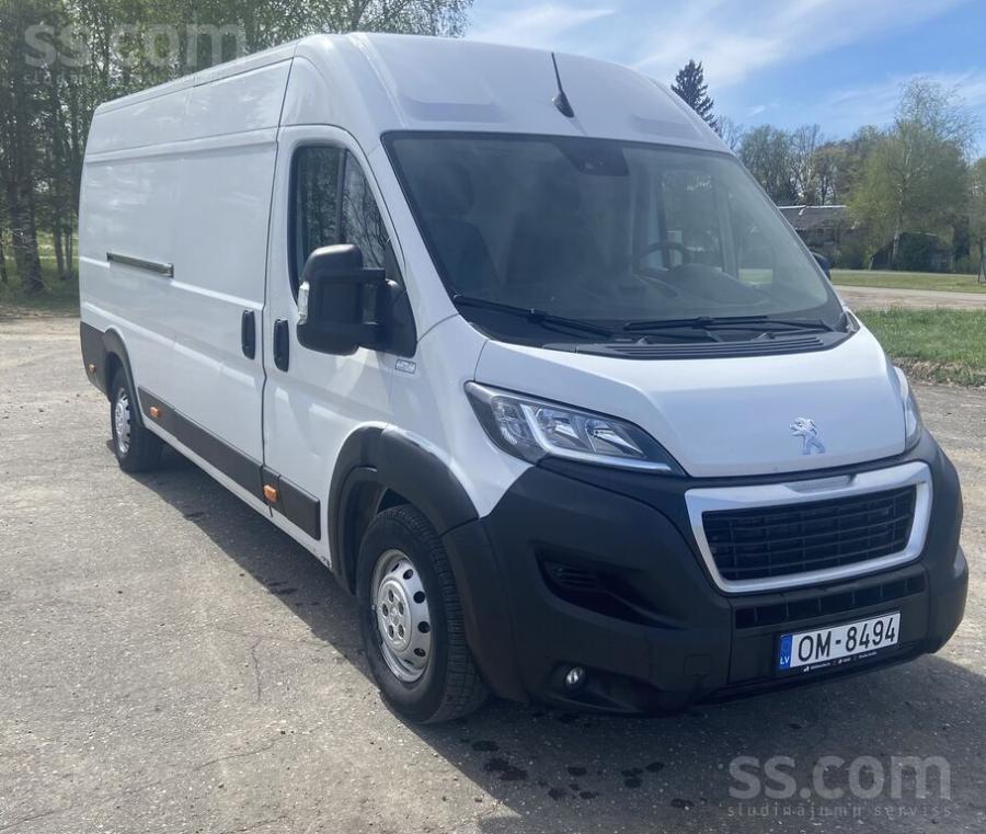 White Peugeot Boxer 2022 in Dobele, with an engine capacity of 2.20 L and mileage of 198 thousand km for 13900 €, photo 6 on AUTOMOTO.COM.LV