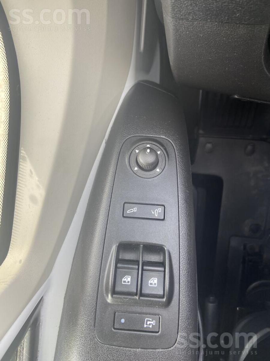 White Peugeot Boxer 2022 in Dobele, with an engine capacity of 2.20 L and mileage of 198 thousand km for 13900 €, photo 8 on AUTOMOTO.COM.LV