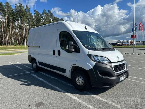 White Peugeot Boxer 2023 in Riga, with an engine capacity of 2.20 L and mileage of 46 thousand km for 22000 €, photo 1 on AUTOMOTO.COM.LV
