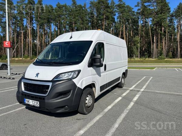 White Peugeot Boxer 2023 in Riga, with an engine capacity of 2.20 L and mileage of 46 thousand km for 22000 €, photo 3 on AUTOMOTO.COM.LV