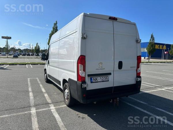 White Peugeot Boxer 2023 in Riga, with an engine capacity of 2.20 L and mileage of 46 thousand km for 22000 €, photo 4 on AUTOMOTO.COM.LV