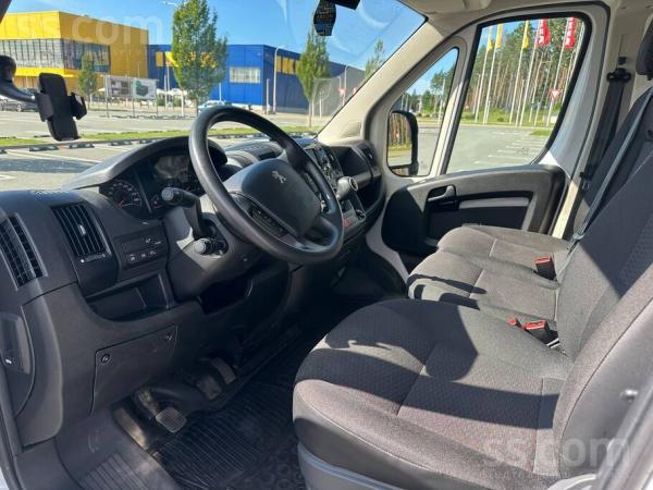 White Peugeot Boxer 2023 in Riga, with an engine capacity of 2.20 L and mileage of 46 thousand km for 22000 €, photo 9 on AUTOMOTO.COM.LV