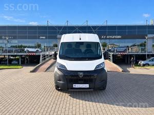 White Peugeot Boxer 2026 in Riga, with an engine capacity of 2.20 L and mileage of 0 thousand km for 31400 €, photo 3 on AUTOMOTO.COM.LV