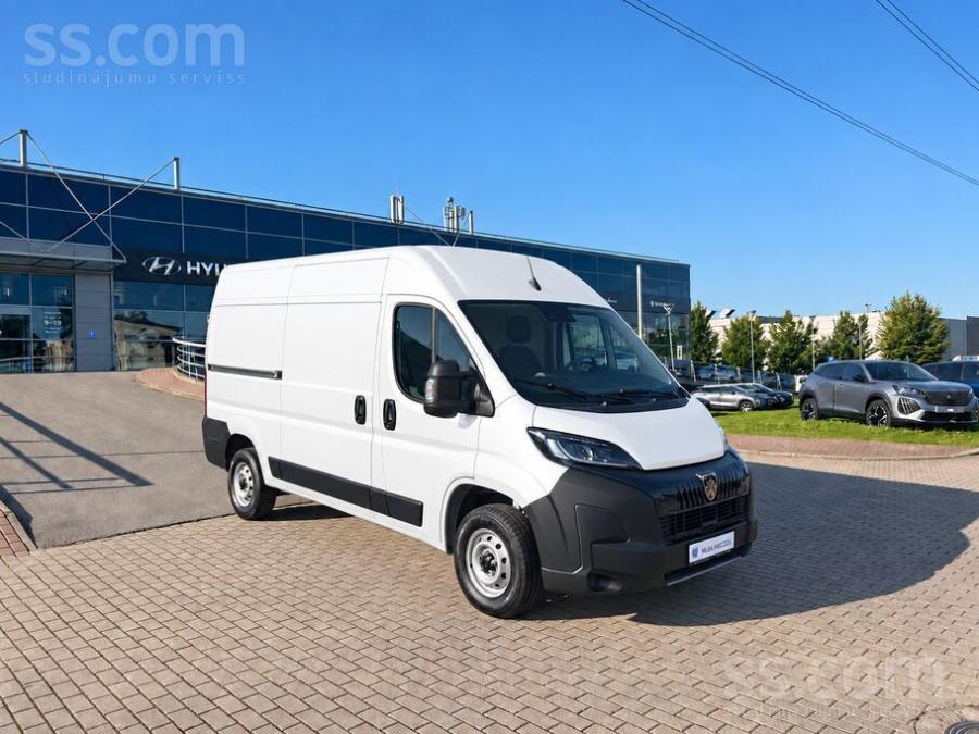 White Peugeot Boxer 2026 in Riga, with an engine capacity of 2.20 L and mileage of 0 thousand km for 31400 €, photo 4 on AUTOMOTO.COM.LV