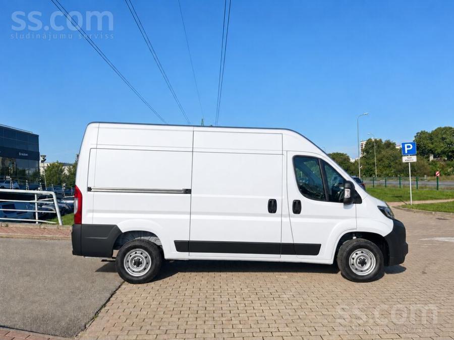 White Peugeot Boxer 2026 in Riga, with an engine capacity of 2.20 L and mileage of 0 thousand km for 31400 €, photo 7 on AUTOMOTO.COM.LV