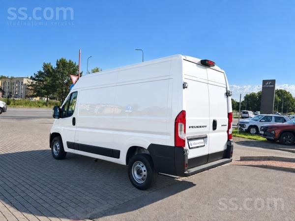 White Peugeot Boxer 2026 in Riga, with an engine capacity of 2.20 L and mileage of 0 thousand km for 31400 €, photo 8 on AUTOMOTO.COM.LV
