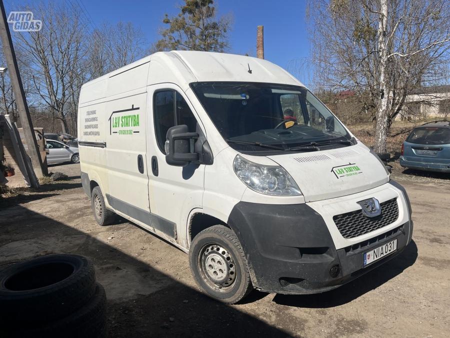 White Peugeot Boxer 2010 in Ariogala, with an engine capacity of 2.20 L and mileage of 380 thousand km for 2800 €, photo 1 on AUTOMOTO.COM.LV