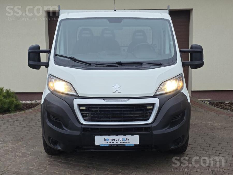 White Peugeot Boxer 2019 in Riga, with an engine capacity of 2.00 L and mileage of 80 thousand km for 14950 €, photo 3 on AUTOMOTO.COM.LV