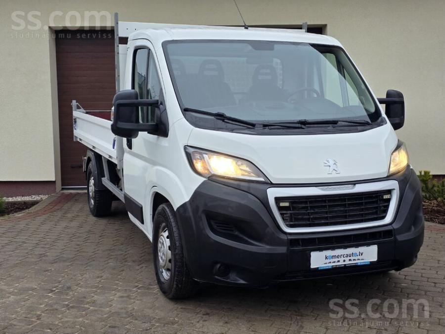 White Peugeot Boxer 2019 in Riga, with an engine capacity of 2.00 L and mileage of 80 thousand km for 14950 €, photo 4 on AUTOMOTO.COM.LV