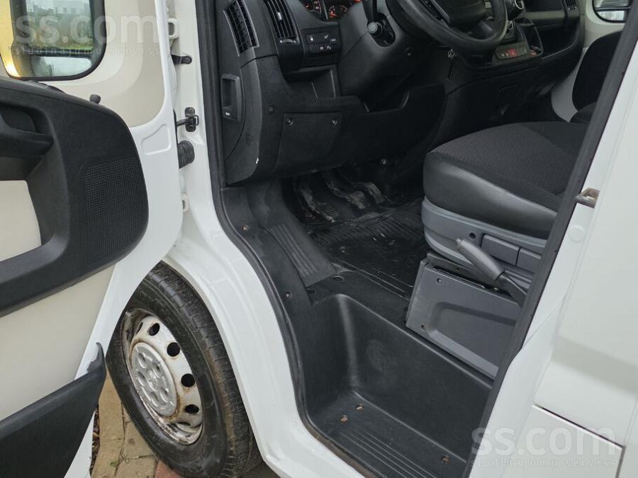 White Peugeot Boxer 2019 in Riga, with an engine capacity of 2.00 L and mileage of 80 thousand km for 14950 €, photo 10 on AUTOMOTO.COM.LV
