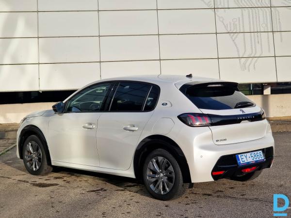 Balts Peugeot e-208 2022 Rīga, ar dzinēja tilpumu 0.00 L un nobraukumu 49 tūkst. km par 14999 €, foto 4 vietnē AUTOMOTO.COM.LV