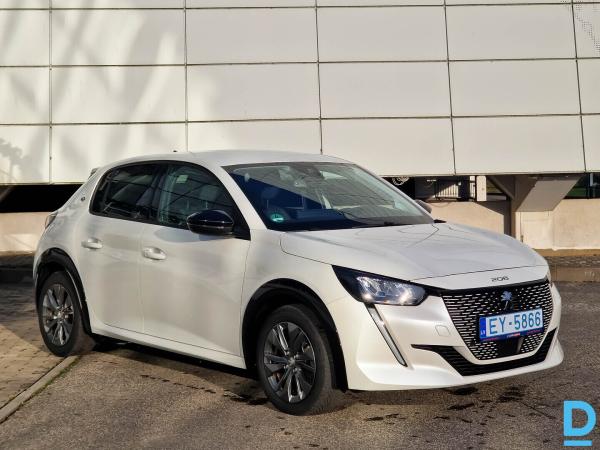 Balts Peugeot e-208 2022 Rīga, ar dzinēja tilpumu 0.00 L un nobraukumu 49 tūkst. km par 14999 €, foto 5 vietnē AUTOMOTO.COM.LV
